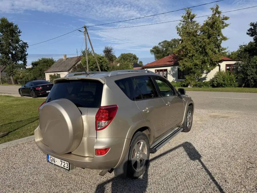 Brown Toyota RAV4 2007 in Ventspils, with an engine capacity of 2.20 L and mileage of 254 thousand km for 3300 €, photo 5 on AUTOMOTO.COM.LV