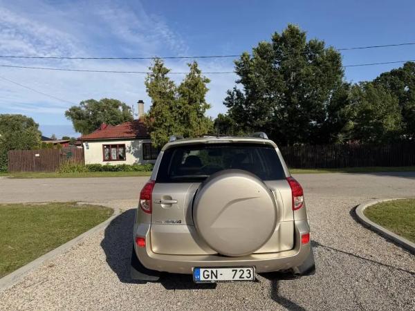 Brown Toyota RAV4 2007 in Ventspils, with an engine capacity of 2.20 L and mileage of 254 thousand km for 3300 €, photo 5 on AUTOMOTO.COM.LV