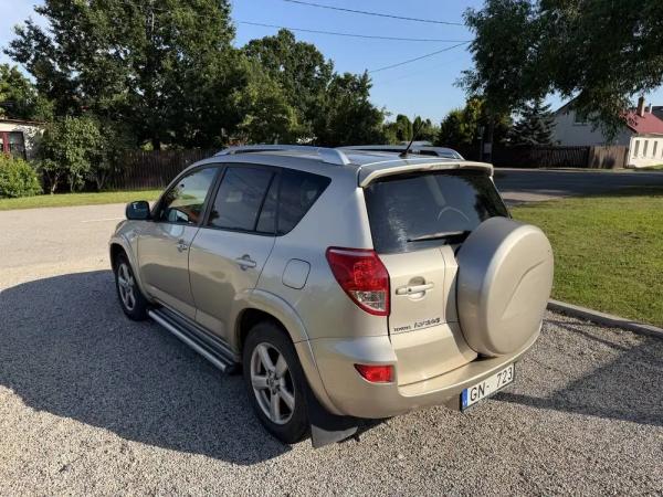 Brown Toyota RAV4 2007 in Ventspils, with an engine capacity of 2.20 L and mileage of 254 thousand km for 3300 €, photo 6 on AUTOMOTO.COM.LV