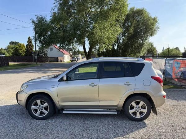 Brown Toyota RAV4 2007 in Ventspils, with an engine capacity of 2.20 L and mileage of 254 thousand km for 3300 €, photo 7 on AUTOMOTO.COM.LV