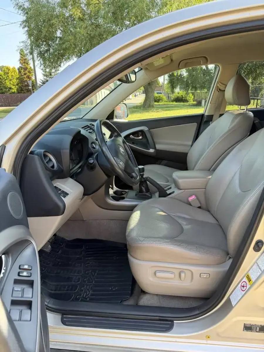 Brown Toyota RAV4 2007 in Ventspils, with an engine capacity of 2.20 L and mileage of 254 thousand km for 3300 €, photo 10 on AUTOMOTO.COM.LV