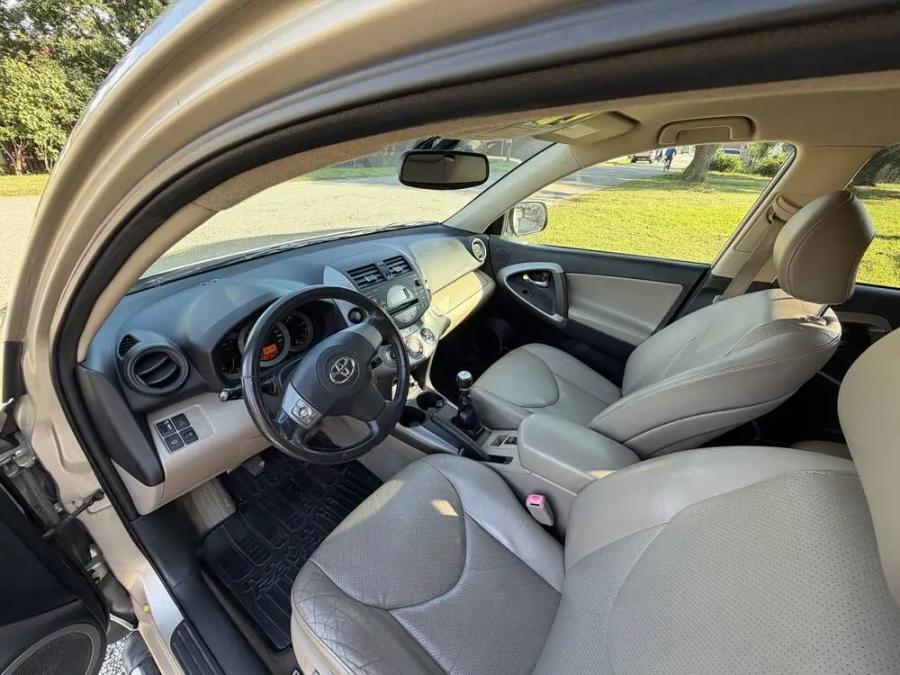 Brown Toyota RAV4 2007 in Ventspils, with an engine capacity of 2.20 L and mileage of 254 thousand km for 3300 €, photo 12 on AUTOMOTO.COM.LV