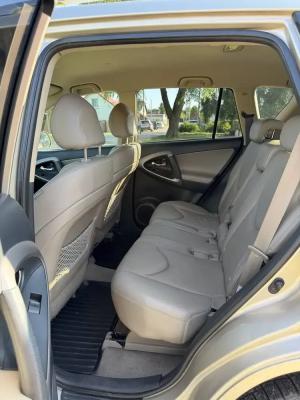 Brown Toyota RAV4 2007 in Ventspils, with an engine capacity of 2.20 L and mileage of 254 thousand km for 3300 €, photo 15 on AUTOMOTO.COM.LV