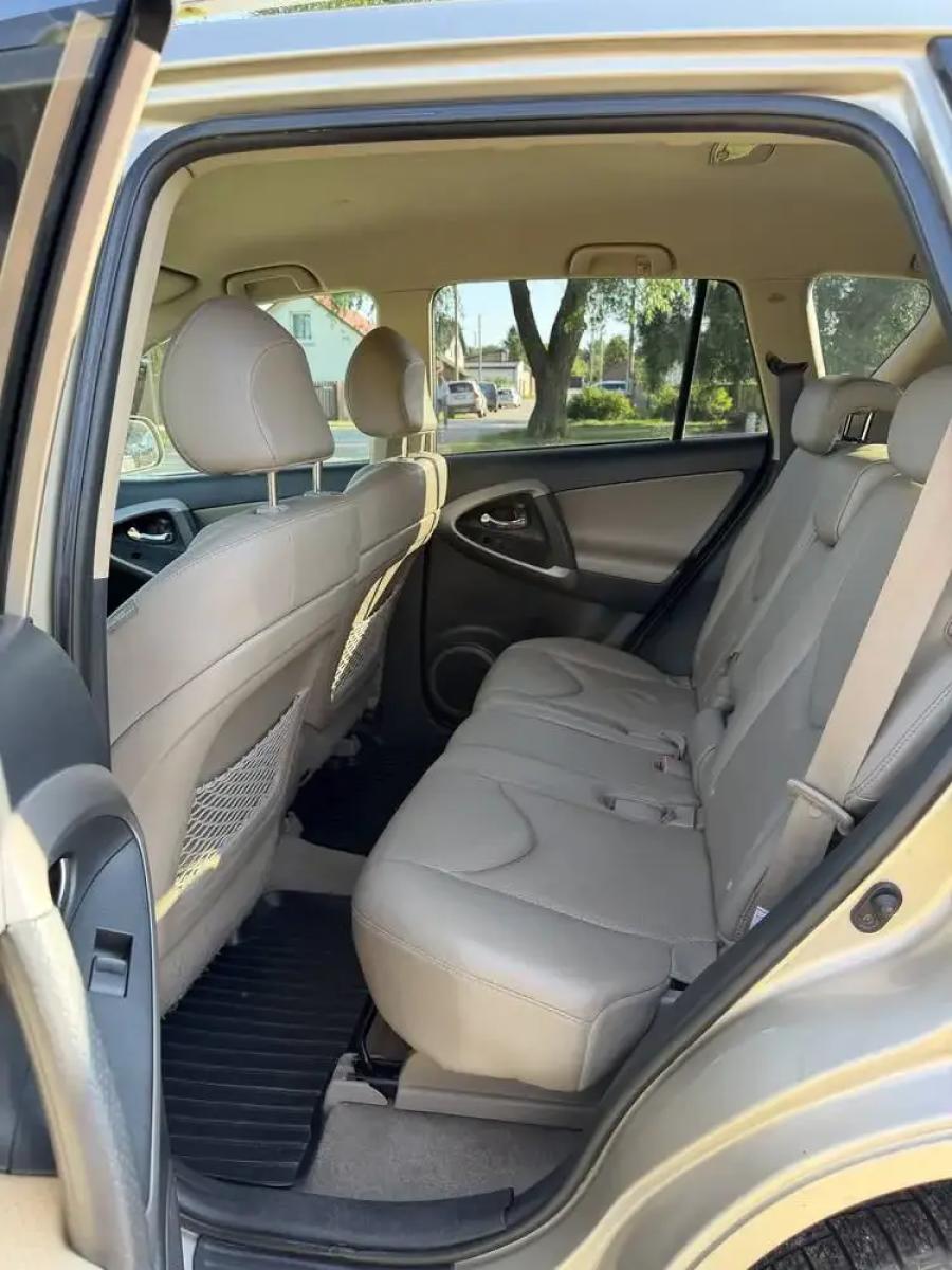 Brown Toyota RAV4 2007 in Ventspils, with an engine capacity of 2.20 L and mileage of 254 thousand km for 3300 €, photo 15 on AUTOMOTO.COM.LV