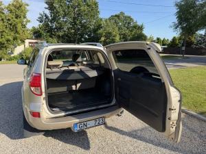 Brown Toyota RAV4 2007 in Ventspils, with an engine capacity of 2.20 L and mileage of 254 thousand km for 3300 €, photo 18 on AUTOMOTO.COM.LV