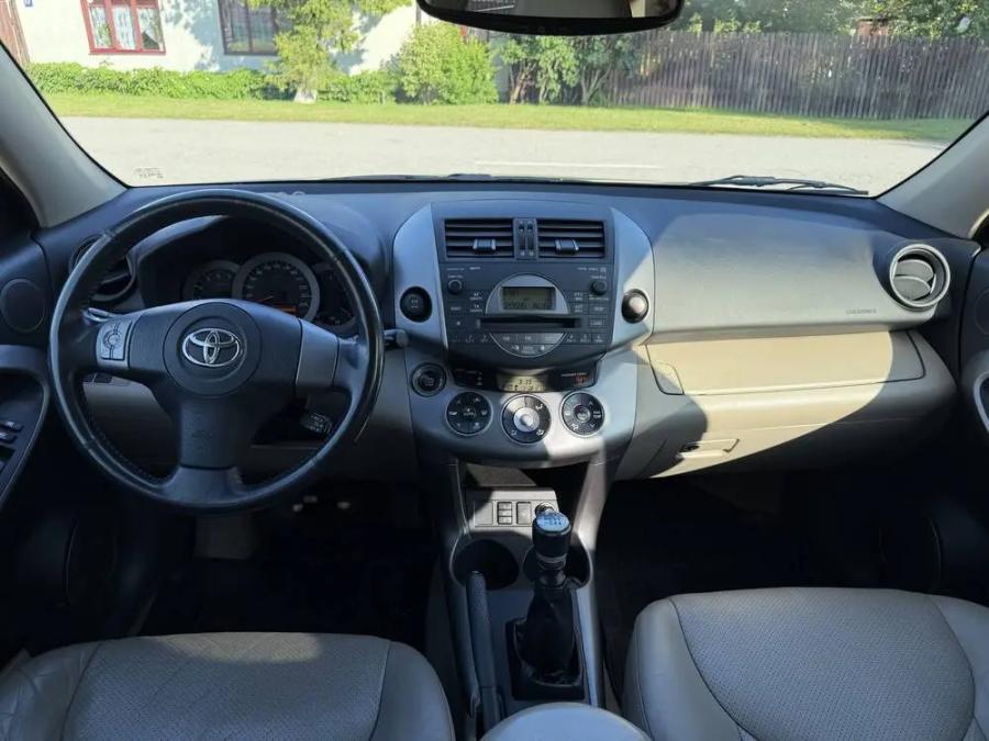 Brown Toyota RAV4 2007 in Ventspils, with an engine capacity of 2.20 L and mileage of 254 thousand km for 3300 €, photo 20 on AUTOMOTO.COM.LV