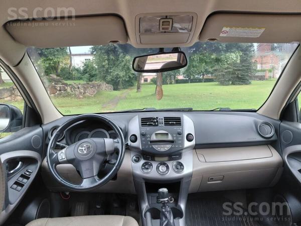 Toyota RAV4 2007 Limbaži vietnē Brūns Toyota RAV4 2007 Limbaži, ar dzinēja tilpumu 2.20 L un nobraukumu 290 tūkst. km par 3500 €, foto 8 vietnē AUTOMOTO.COM.LV