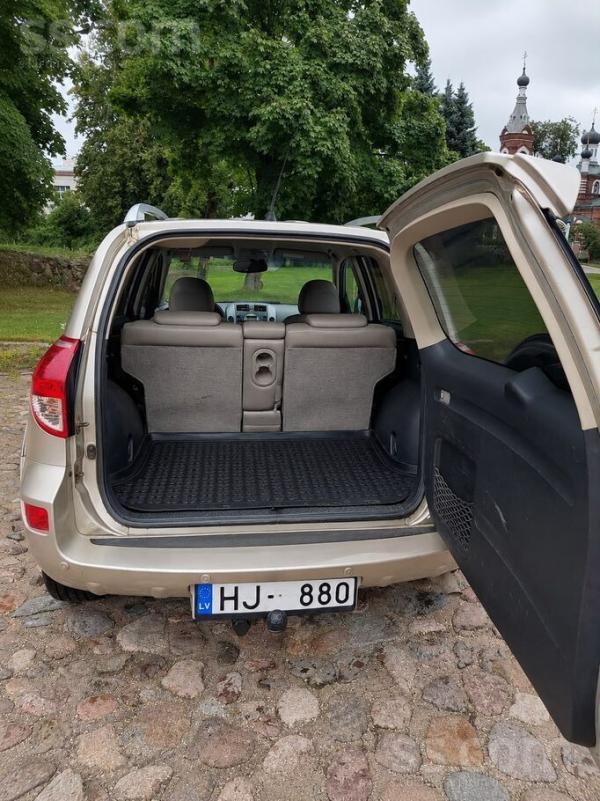 Toyota RAV4 2007 Limbaži vietnē Brūns Toyota RAV4 2007 Limbaži, ar dzinēja tilpumu 2.20 L un nobraukumu 290 tūkst. km par 3500 €, foto 11 vietnē AUTOMOTO.COM.LV