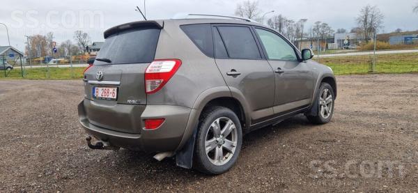 Brūns Toyota RAV4 2009 Daugavpils, ar dzinēja tilpumu 2.20 L un nobraukumu 263 tūkst. km par 7350 €, foto 5 vietnē AUTOMOTO.COM.LV