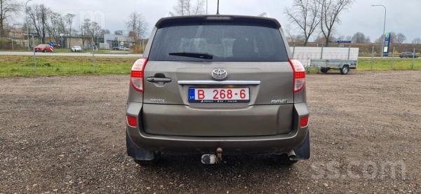 Brown Toyota RAV4 2009 in Daugavpils, with an engine capacity of 2.20 L and mileage of 263 thousand km for 7350 €, photo 4 on AUTOMOTO.COM.LV