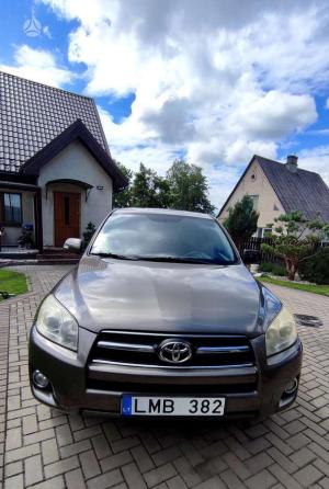 Brūns Toyota RAV4 2009 Šilalė, ar dzinēja tilpumu 2.23 L un nobraukumu 271 tūkst. km par 6700 €, foto 3 vietnē AUTOMOTO.COM.LV