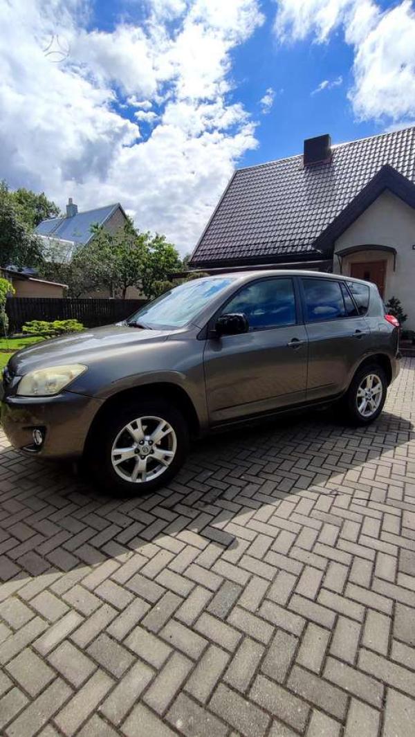 Brūns Toyota RAV4 2009 Šilalė, ar dzinēja tilpumu 2.23 L un nobraukumu 271 tūkst. km par 6700 €, foto 3 vietnē AUTOMOTO.COM.LV