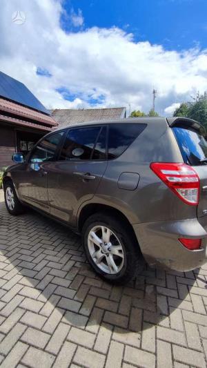 Brūns Toyota RAV4 2009 Šilalė, ar dzinēja tilpumu 2.23 L un nobraukumu 271 tūkst. km par 6700 €, foto 5 vietnē AUTOMOTO.COM.LV