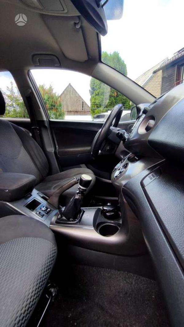 Brūns Toyota RAV4 2009 Šilalė, ar dzinēja tilpumu 2.23 L un nobraukumu 271 tūkst. km par 6700 €, foto 8 vietnē AUTOMOTO.COM.LV