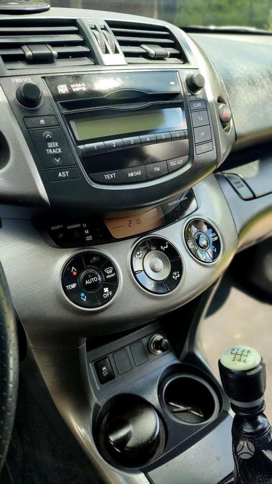 Brūns Toyota RAV4 2009 Šilalė, ar dzinēja tilpumu 2.23 L un nobraukumu 271 tūkst. km par 6700 €, foto 15 vietnē AUTOMOTO.COM.LV
