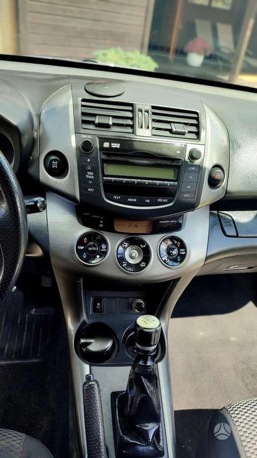 Brūns Toyota RAV4 2009 Šilalė, ar dzinēja tilpumu 2.23 L un nobraukumu 271 tūkst. km par 6700 €, foto 16 vietnē AUTOMOTO.COM.LV