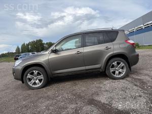 Brūns Toyota RAV4 2009 Daugavpils, ar dzinēja tilpumu 2.20 L un nobraukumu 263 tūkst. km par 6950 €, foto 3 vietnē AUTOMOTO.COM.LV