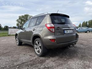 Brūns Toyota RAV4 2009 Daugavpils, ar dzinēja tilpumu 2.20 L un nobraukumu 263 tūkst. km par 6950 €, foto 4 vietnē AUTOMOTO.COM.LV