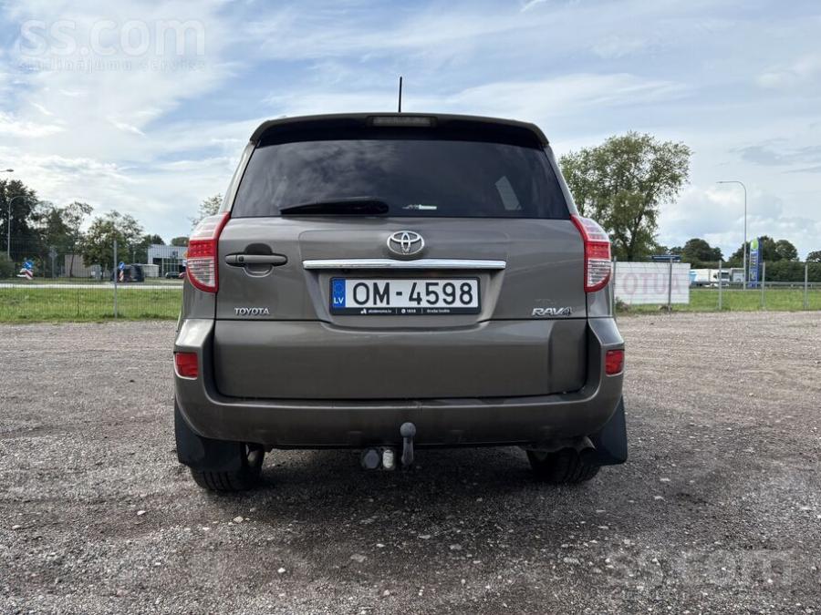 Brūns Toyota RAV4 2009 Daugavpils, ar dzinēja tilpumu 2.20 L un nobraukumu 263 tūkst. km par 6950 €, foto 5 vietnē AUTOMOTO.COM.LV