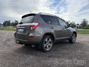 Brūns Toyota RAV4 2009 Daugavpils, ar dzinēja tilpumu 2.20 L un nobraukumu 263 tūkst. km par 6950 €, foto 6 vietnē AUTOMOTO.COM.LV