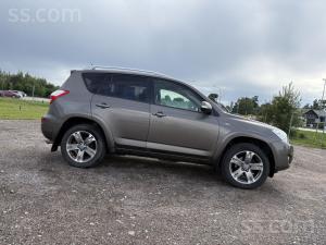 Brūns Toyota RAV4 2009 Daugavpils, ar dzinēja tilpumu 2.20 L un nobraukumu 263 tūkst. km par 6950 €, foto 7 vietnē AUTOMOTO.COM.LV