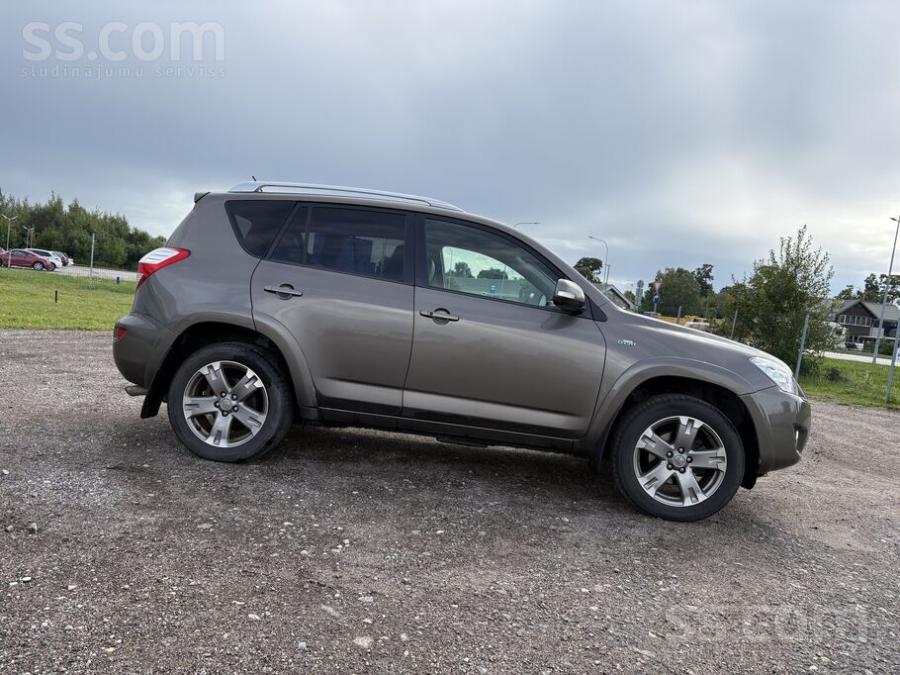 Brūns Toyota RAV4 2009 Daugavpils, ar dzinēja tilpumu 2.20 L un nobraukumu 263 tūkst. km par 6950 €, foto 7 vietnē AUTOMOTO.COM.LV