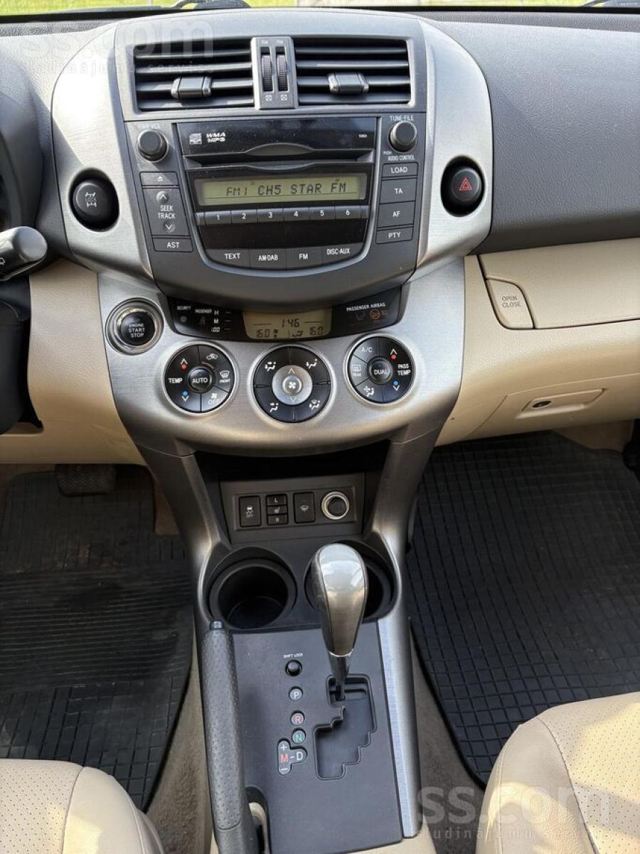 Brūns Toyota RAV4 2009 Daugavpils, ar dzinēja tilpumu 2.20 L un nobraukumu 263 tūkst. km par 6950 €, foto 12 vietnē AUTOMOTO.COM.LV
