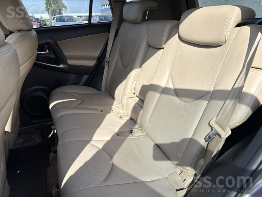 Brūns Toyota RAV4 2009 Daugavpils, ar dzinēja tilpumu 2.20 L un nobraukumu 263 tūkst. km par 6950 €, foto 22 vietnē AUTOMOTO.COM.LV