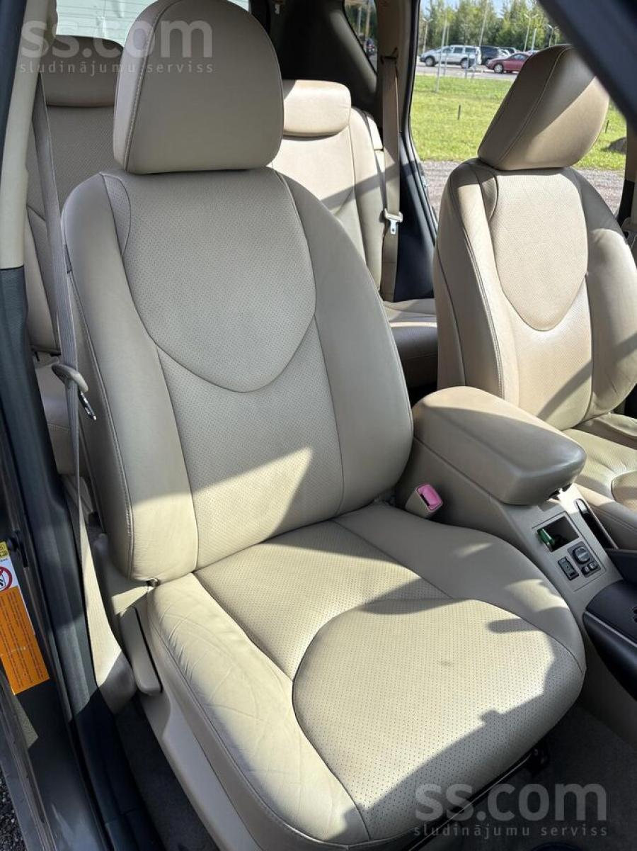 Brūns Toyota RAV4 2009 Daugavpils, ar dzinēja tilpumu 2.20 L un nobraukumu 263 tūkst. km par 6950 €, foto 24 vietnē AUTOMOTO.COM.LV