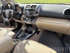 Brūns Toyota RAV4 2009 Daugavpils, ar dzinēja tilpumu 2.20 L un nobraukumu 263 tūkst. km par 6950 €, foto 25 vietnē AUTOMOTO.COM.LV
