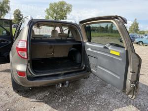 Brūns Toyota RAV4 2009 Daugavpils, ar dzinēja tilpumu 2.20 L un nobraukumu 263 tūkst. km par 6950 €, foto 26 vietnē AUTOMOTO.COM.LV