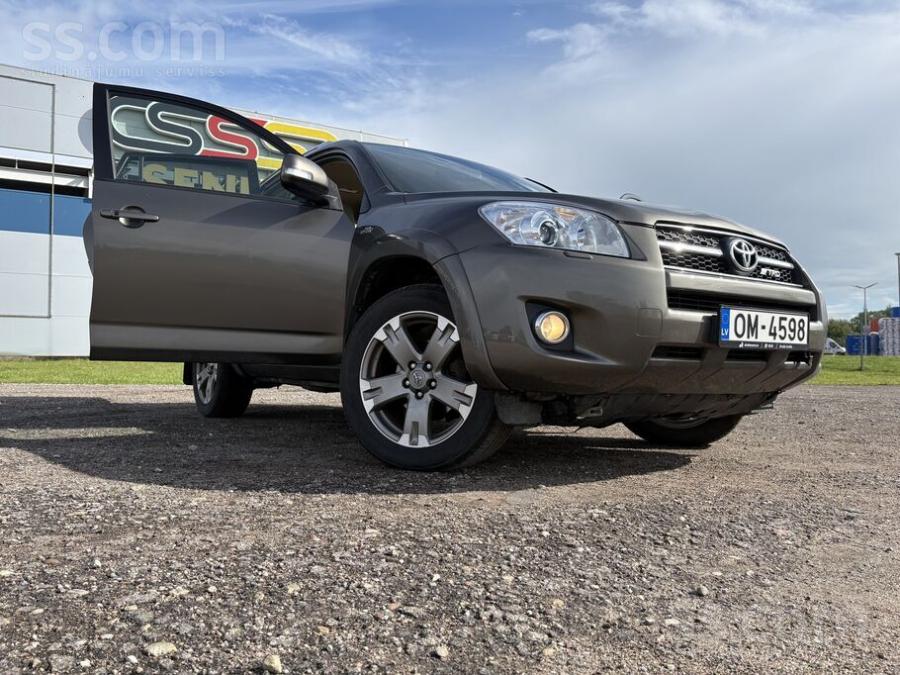 Brūns Toyota RAV4 2009 Daugavpils, ar dzinēja tilpumu 2.20 L un nobraukumu 263 tūkst. km par 6950 €, foto 34 vietnē AUTOMOTO.COM.LV