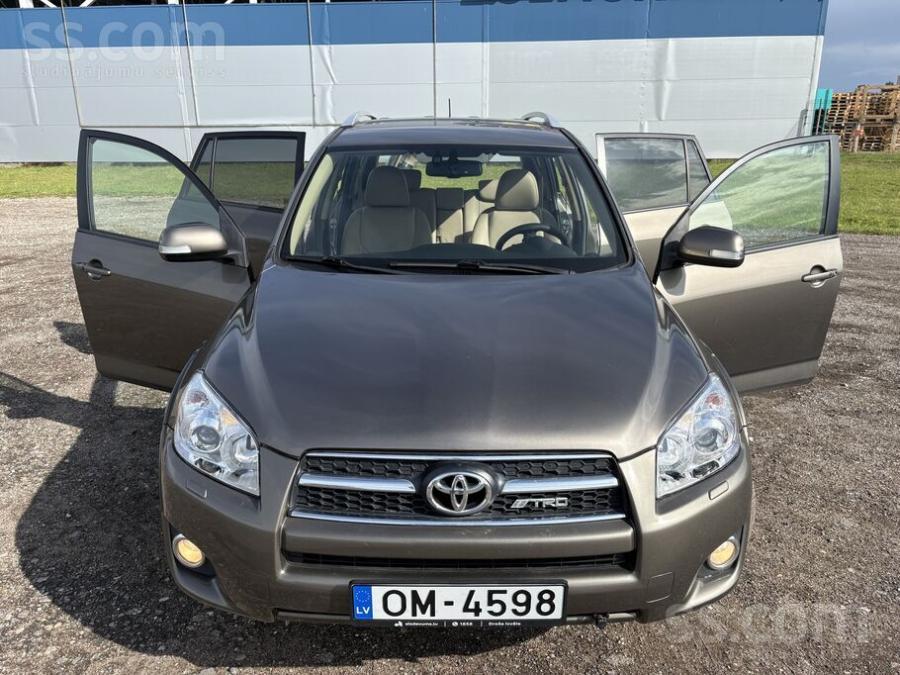 Brūns Toyota RAV4 2009 Daugavpils, ar dzinēja tilpumu 2.20 L un nobraukumu 263 tūkst. km par 6950 €, foto 35 vietnē AUTOMOTO.COM.LV