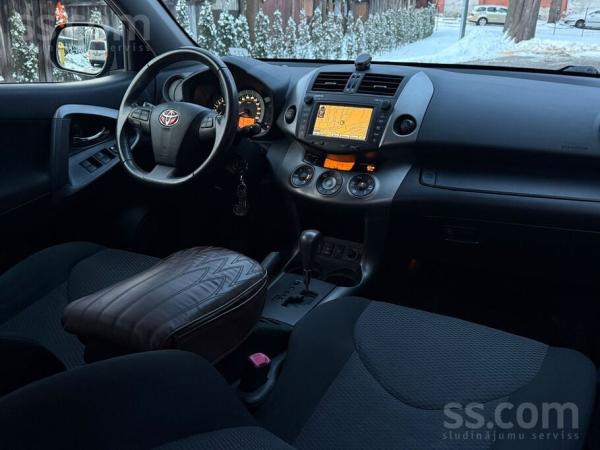Brūns Toyota RAV4 2010 Rīga, ar dzinēja tilpumu 2.00 L un nobraukumu 184 tūkst. km par 7990 €, foto 10 vietnē AUTOMOTO.COM.LV