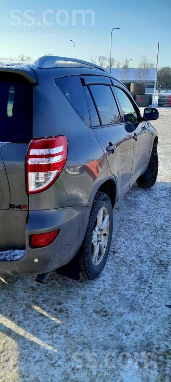 Brūns Toyota RAV4 2010 Daugavpils, ar dzinēja tilpumu 2.20 L un nobraukumu 287 tūkst. km par 6550 €, foto 4 vietnē AUTOMOTO.COM.LV