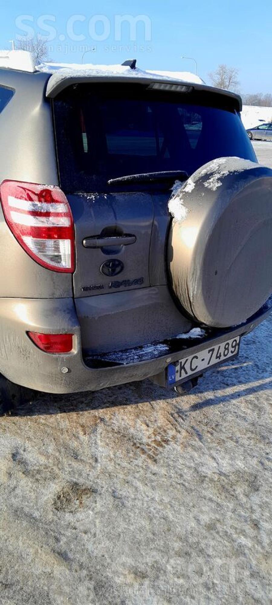 Brown Toyota RAV4 2010 in Daugavpils, with an engine capacity of 2.20 L and mileage of 287 thousand km for 6550 €, photo 5 on AUTOMOTO.COM.LV