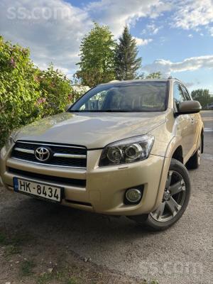 Brown Toyota RAV4 2010 in Riga, with an engine capacity of 2.20 L and mileage of 232 thousand km for 5150 €, photo  on AUTOMOTO.COM.LV
