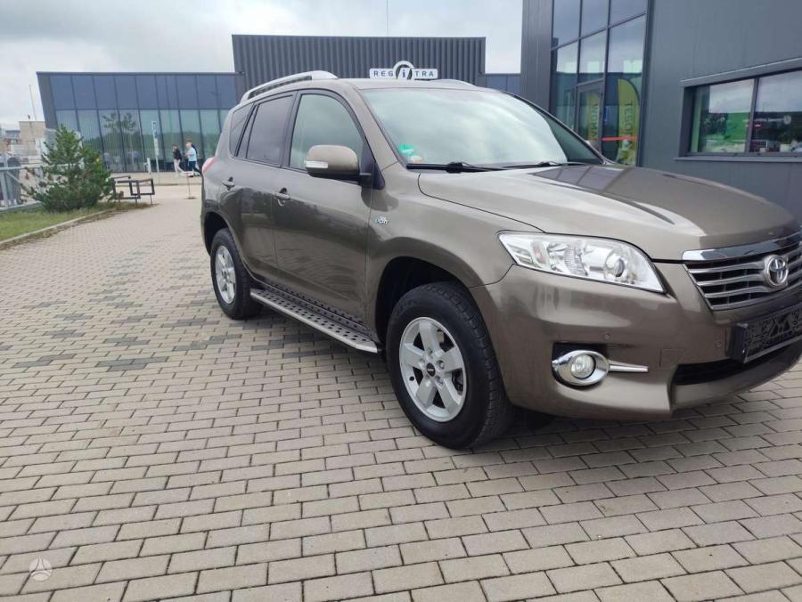 Brūns Toyota RAV4 2010 Šauļi, ar dzinēja tilpumu 2.23 L un nobraukumu 175 tūkst. km par 7500 €, foto 3 vietnē AUTOMOTO.COM.LV