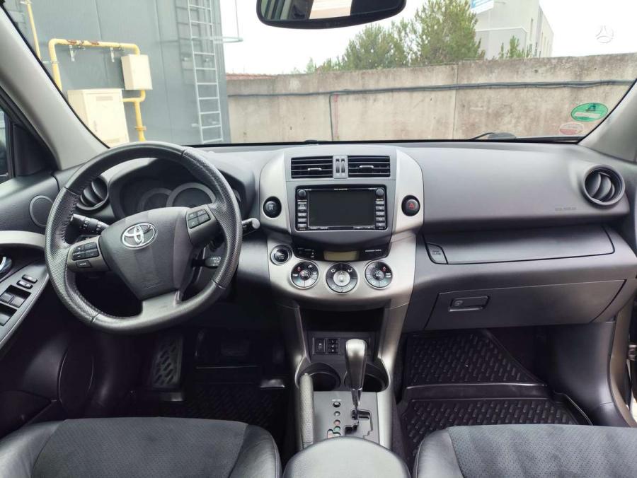Brūns Toyota RAV4 2010 Šauļi, ar dzinēja tilpumu 2.23 L un nobraukumu 175 tūkst. km par 7500 €, foto 10 vietnē AUTOMOTO.COM.LV