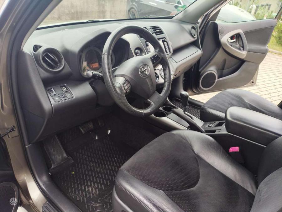 Brūns Toyota RAV4 2010 Šauļi, ar dzinēja tilpumu 2.23 L un nobraukumu 175 tūkst. km par 7500 €, foto 11 vietnē AUTOMOTO.COM.LV