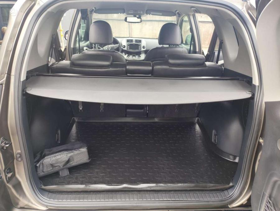 Brūns Toyota RAV4 2010 Šauļi, ar dzinēja tilpumu 2.23 L un nobraukumu 175 tūkst. km par 7500 €, foto 15 vietnē AUTOMOTO.COM.LV