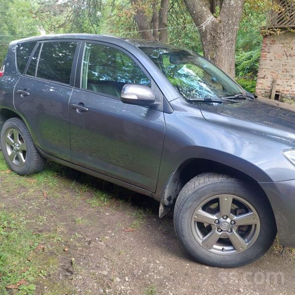 Brown Toyota RAV4 2010 in Kuldiga, with an engine capacity of 2.20 L and mileage of 301 thousand km for 5000 €, photo 7 on AUTOMOTO.COM.LV