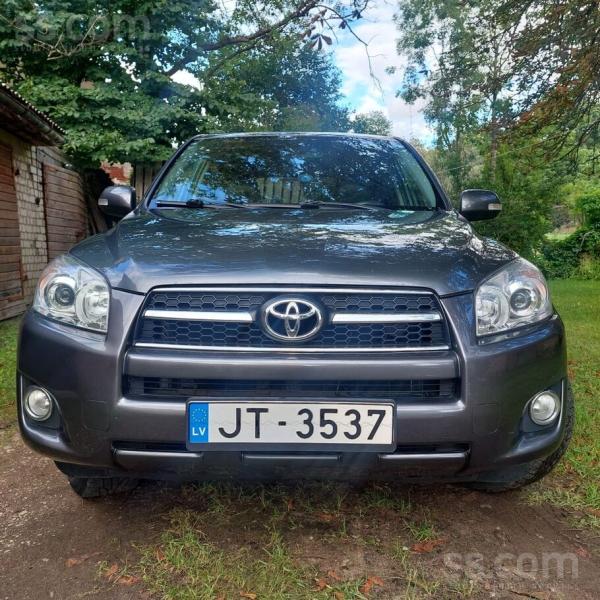 Brown Toyota RAV4 2010 in Kuldiga, with an engine capacity of 2.20 L and mileage of 301 thousand km for 5000 €, photo 9 on AUTOMOTO.COM.LV