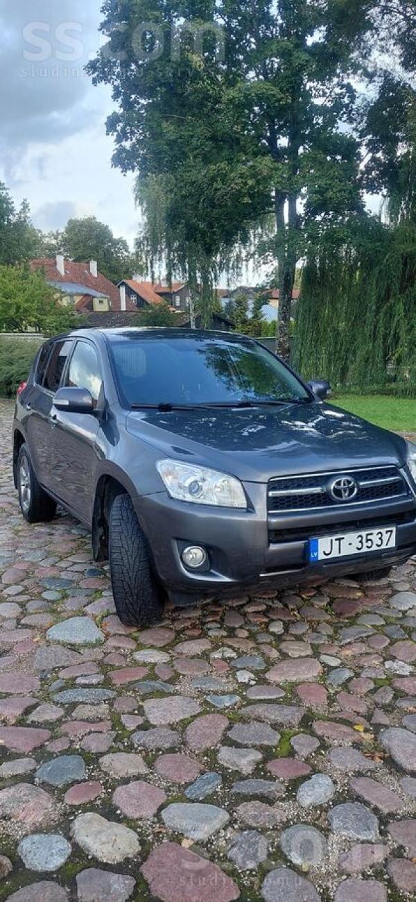 Brūns Toyota RAV4 2010 Kuldīga, ar dzinēja tilpumu 2.20 L un nobraukumu 301 tūkst. km par 4150 €, foto 1 vietnē AUTOMOTO.COM.LV