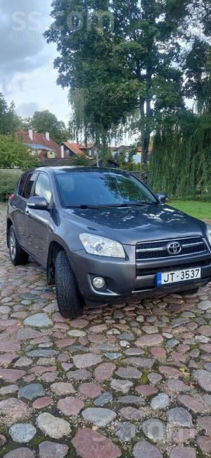 Brūns Toyota RAV4 2010 Kuldīga, ar dzinēja tilpumu 2.20 L un nobraukumu 301 tūkst. km par 4150 €, foto  vietnē AUTOMOTO.COM.LV