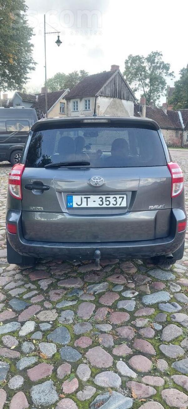 Brūns Toyota RAV4 2010 Kuldīga, ar dzinēja tilpumu 2.20 L un nobraukumu 301 tūkst. km par 4150 €, foto 5 vietnē AUTOMOTO.COM.LV