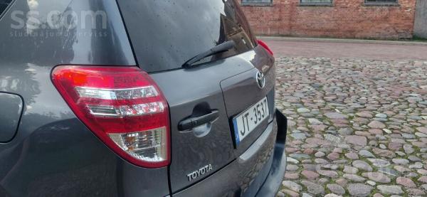 Brūns Toyota RAV4 2010 Kuldīga, ar dzinēja tilpumu 2.20 L un nobraukumu 301 tūkst. km par 4150 €, foto 6 vietnē AUTOMOTO.COM.LV