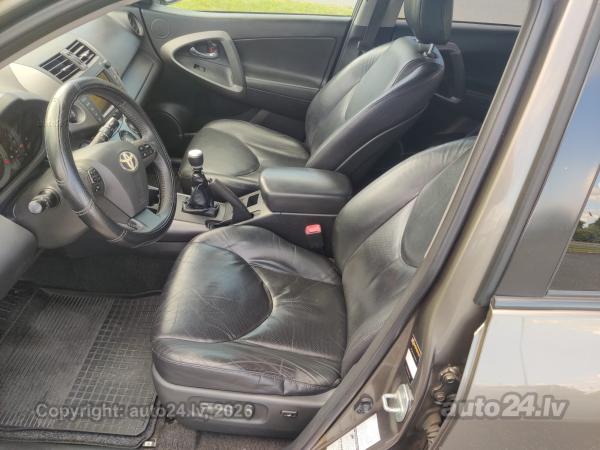 Toyota RAV4 2010 Tartu vietnÄ BrÅ«ns Toyota RAV4 2010 Tartu, ar dzinÄja tilpumu 2.20 L un nobraukumu 321 tÅ«kst. km par 5700 ā¬, foto 6 vietnÄ AUTOMOTO.COM.LV