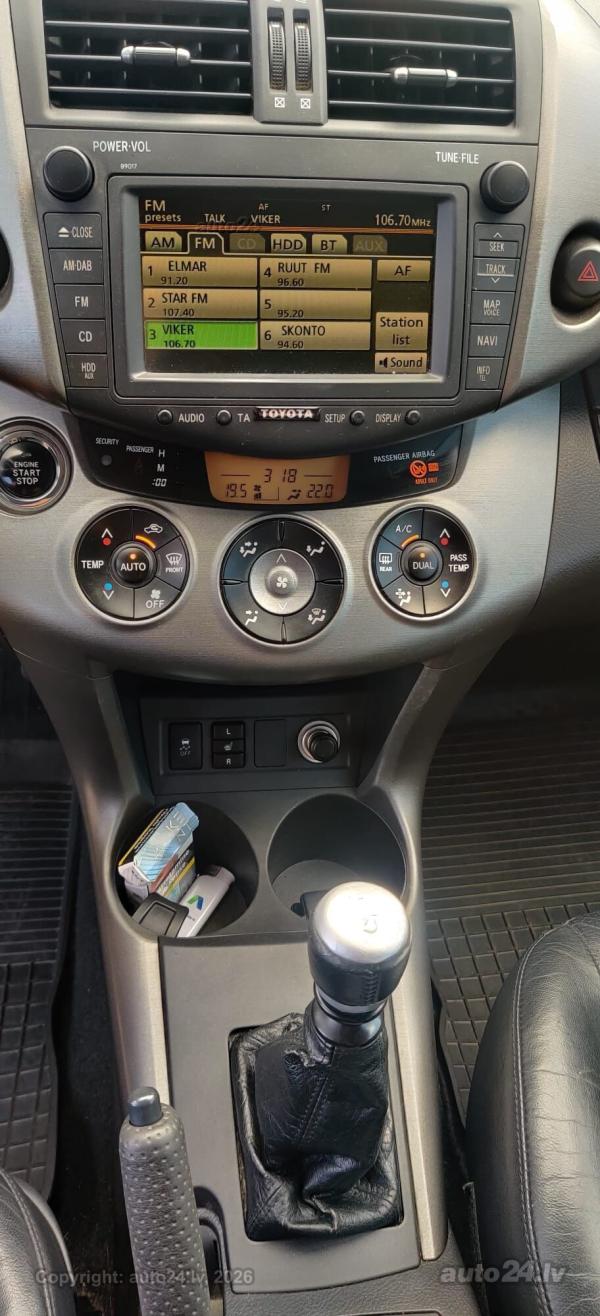 Toyota RAV4 2010 Tartu vietnÄ BrÅ«ns Toyota RAV4 2010 Tartu, ar dzinÄja tilpumu 2.20 L un nobraukumu 321 tÅ«kst. km par 5700 ā¬, foto 8 vietnÄ AUTOMOTO.COM.LV