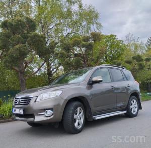 Brown Toyota RAV4 2011 in Liepaja, with an engine capacity of 2.20 L and mileage of 225 thousand km for 6650 €, photo  on AUTOMOTO.COM.LV